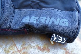 Les différents logo Bering sont imprimés sur le cuir ~ EnjoyTheRide