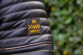 Le détail du logo Helstons... La classe de la marque Française ...